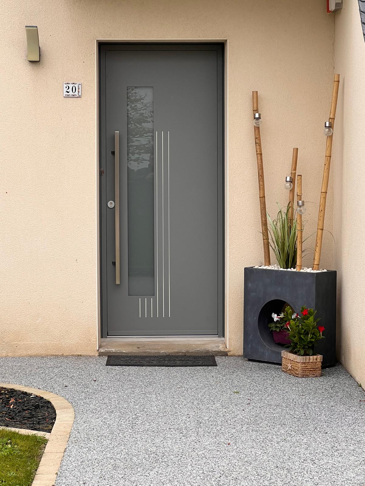 Pose d'une porte d'entrée aluminium KLINE - Saint-Brieuc